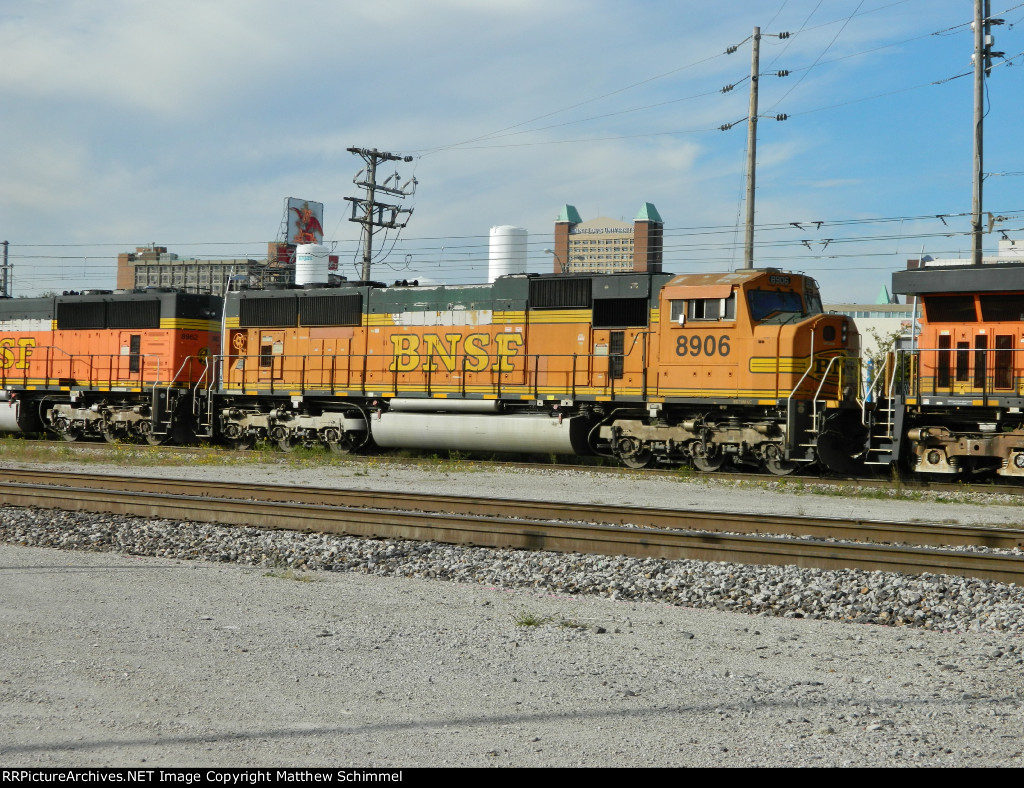 BNSF 8906